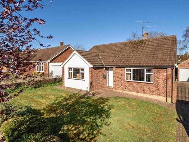 2 Bedroom Bungalow Surrey Surrey LS100917484