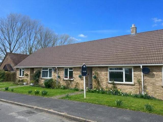 2 Bedroom Bungalow Swindon Swindon 100733581