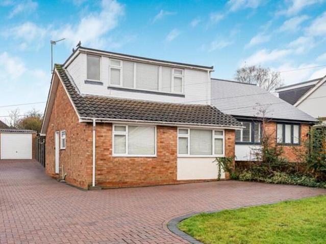2 Bedroom Bungalow Potters Bar Hertfordshire 100615079
