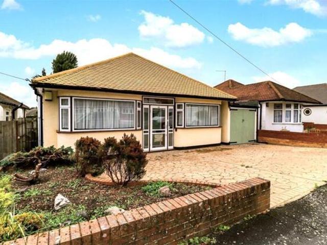2 Bedroom Bungalow Potters Bar Hertfordshire LS99572128