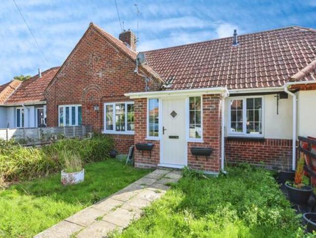 2 Bedroom Bungalow Poole Poole 98687808