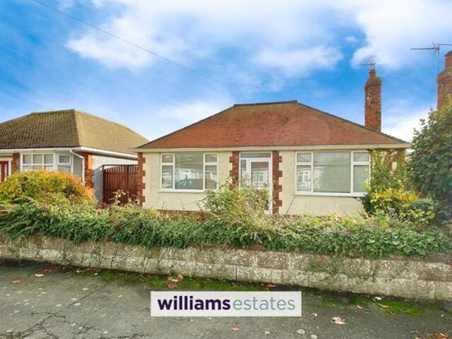 2 Bedroom Bungalow Prestatyn Denbighshire 98930344