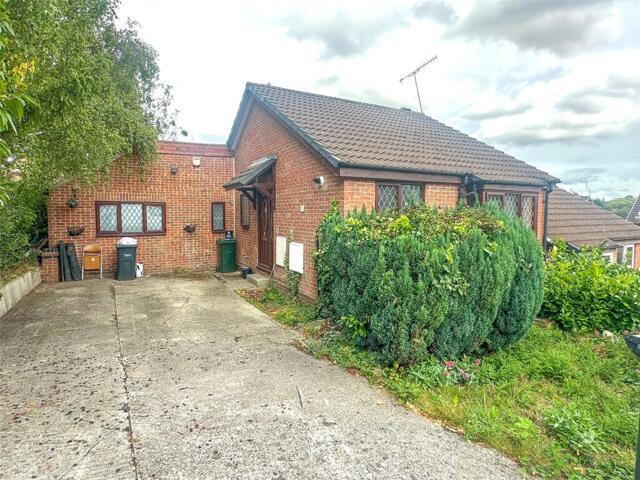 2 Bedroom Bungalow Rotherham Rotherham 99773600