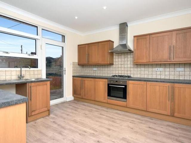 2 Bedroom Bungalow Rayleigh Essex LS101678804