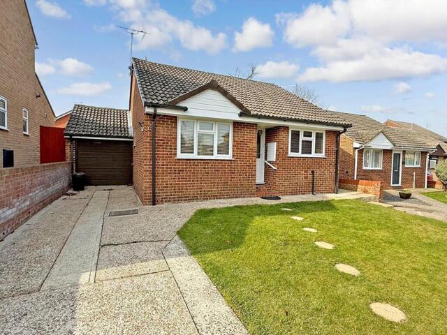 2 Bedroom Bungalow Rainham Great London LS101200208