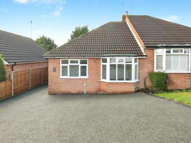 2 Bedroom Bungalow Redditch Worcestershire 101677504