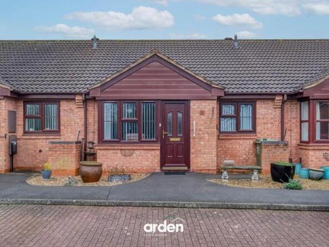 2 Bedroom Bungalow Redditch Worcestershire 101678822