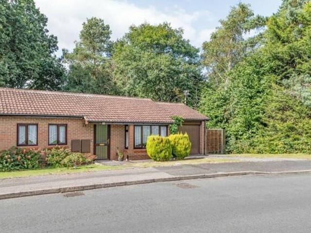 2 Bedroom Bungalow Redditch Worcestershire LS91831548