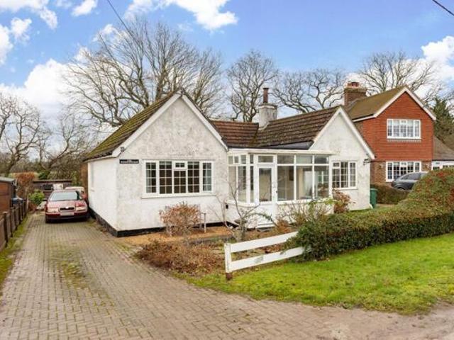 2 Bedroom Bungalow Redhill Surrey 99641974