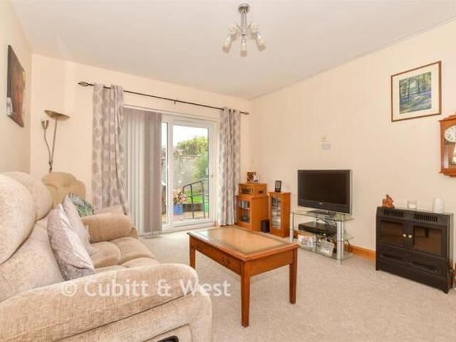 2 Bedroom Bungalow Rudgwick West Sussex 98278211