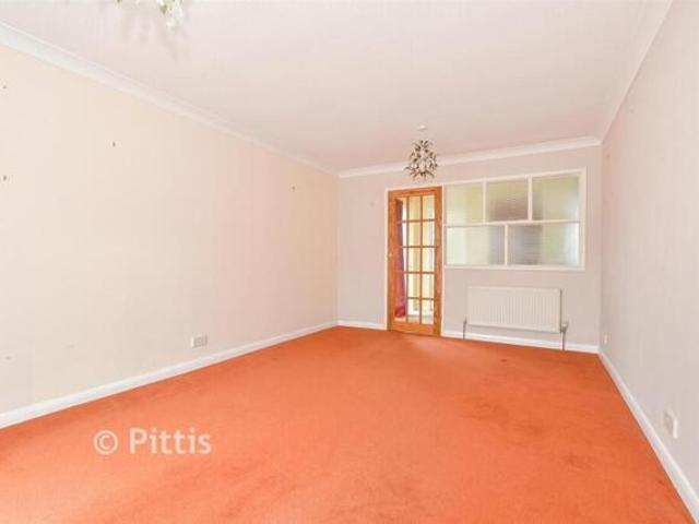 2 Bedroom Bungalow Ryde Isle Of Wight LS100342862