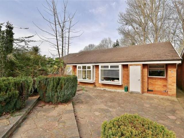 2 Bedroom Bungalow Woking Surrey 91123301