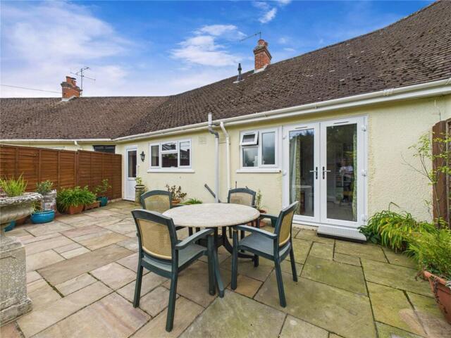 2 Bedroom Bungalow Woodbridge Suffolk LS100263287