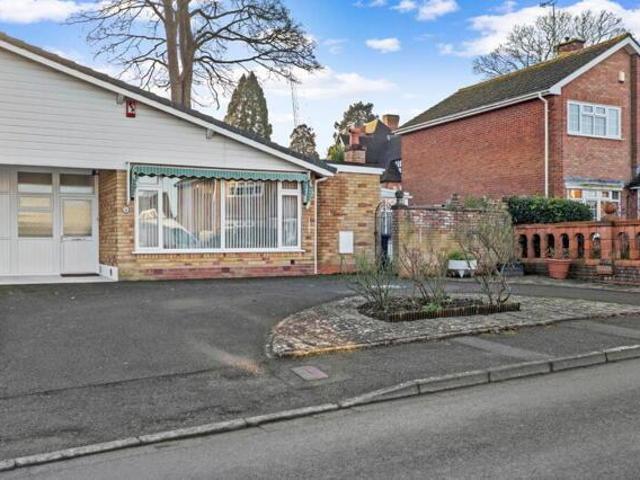 2 Bedroom Bungalow Worcester Worcestershire LS100578798