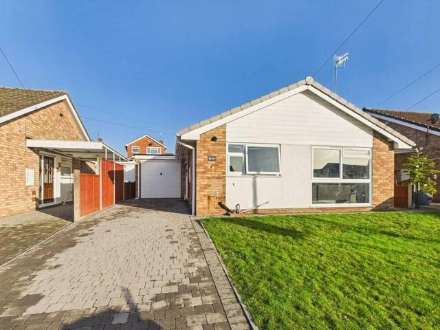2 Bedroom Bungalow Worcester Worcestershire 99641772