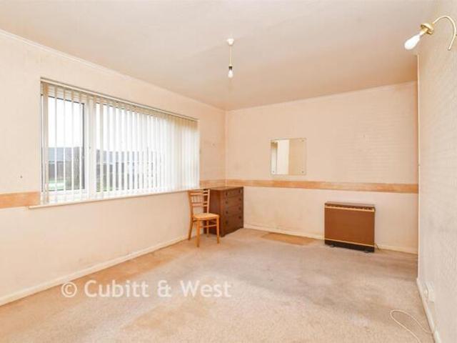 2 Bedroom Bungalow Waterlooville Hampshire 99641932