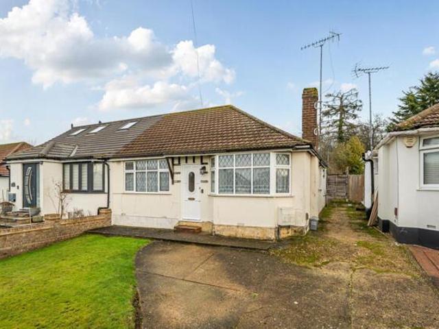 2 Bedroom Bungalow Watford Hertfordshire LS99237148