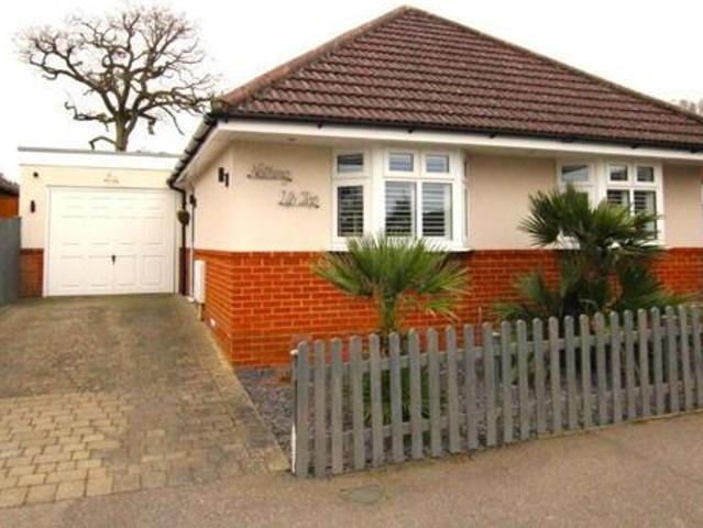 2 Bedroom Bungalow Watford Hertfordshire 101678780