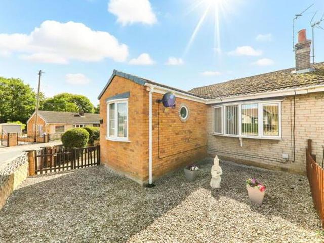 2 Bedroom Bungalow Wakefield Wakefield LS98930107