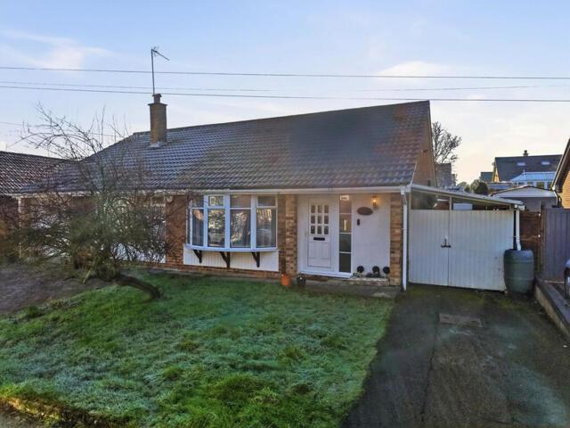 2 Bedroom Bungalow Waltham Cross Hertfordshire LS99029336