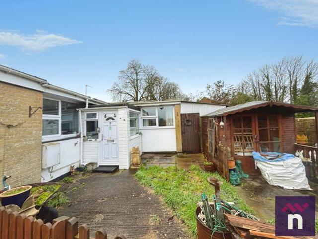 2 Bedroom Bungalow Warminster Wiltshire LS99437249