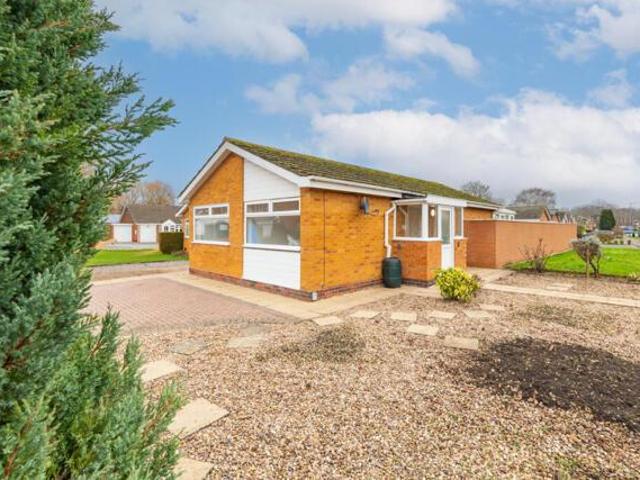 2 Bedroom Bungalow Warwick Warwickshire 101316461