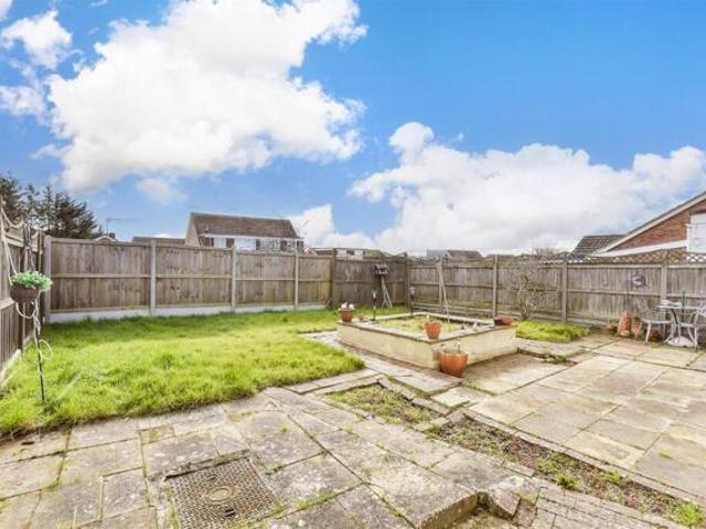 2 Bedroom Bungalow Whitstable Kent LS98864391