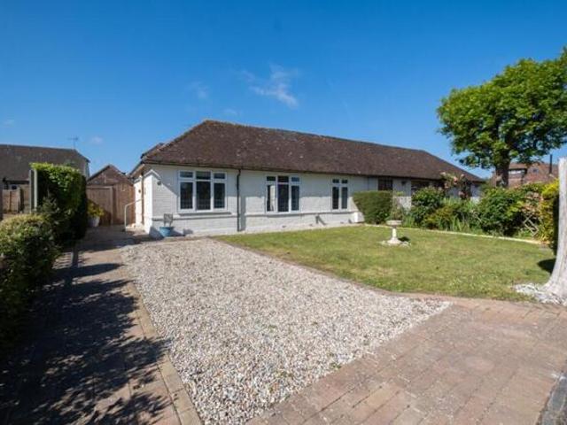 2 Bedroom Bungalow Whitstable Kent 100917680