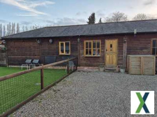 2 bedroom bungalow with 2 bathrooms to rent