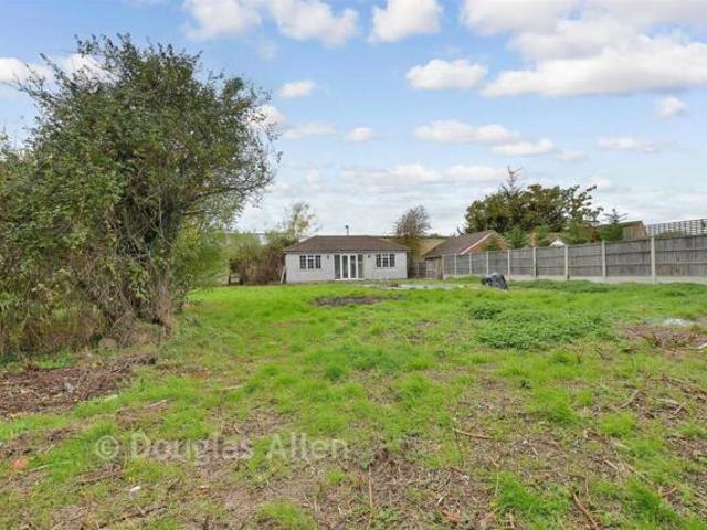 2 Bedroom Bungalow Wickford Essex 98119362