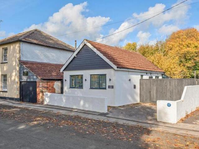2 Bedroom Bungalow Wiltshire Wiltshire LS100398470