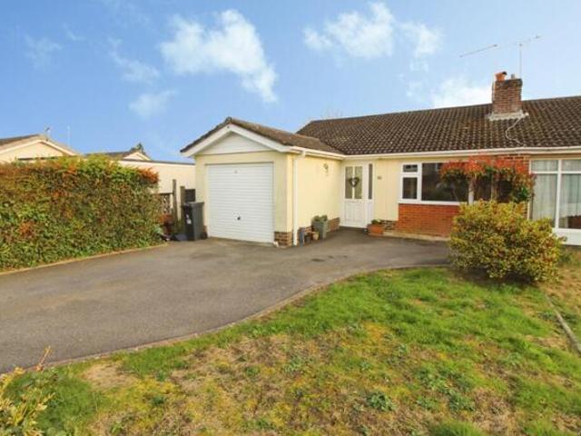 2 Bedroom Bungalow Wimborne Dorset LS101676566