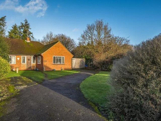 2 Bedroom Bungalow Windsor Windsor And Maidenhead LS97087760