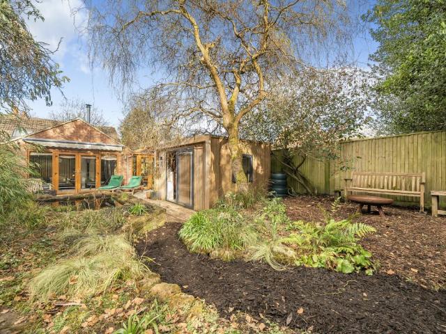 2 bedroom bungalow to rent