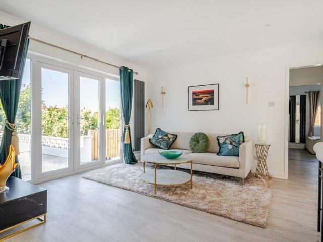 2 bedroom bungalow to rent