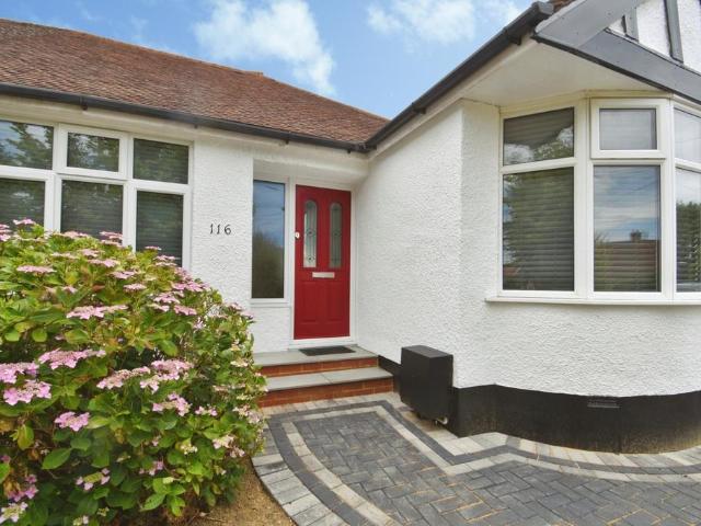 2 bedroom bungalow to rent