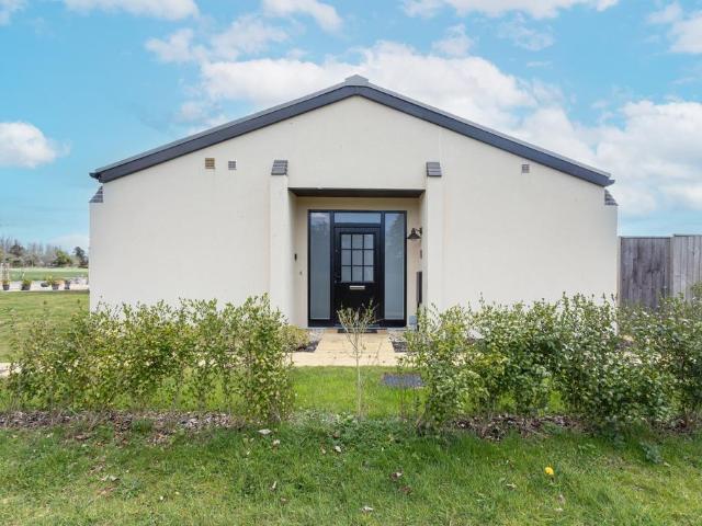 2 bedroom bungalow to rent