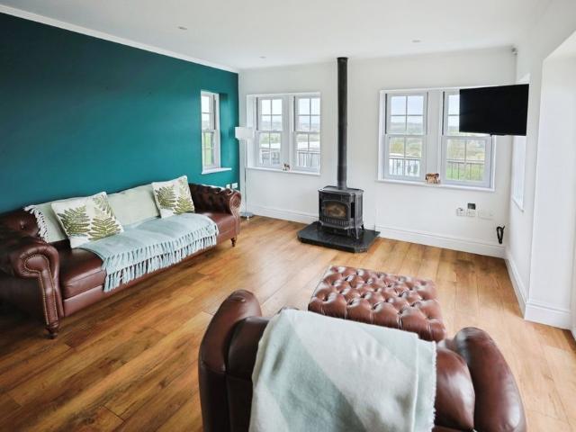2 bedroom Bungalow To Rent