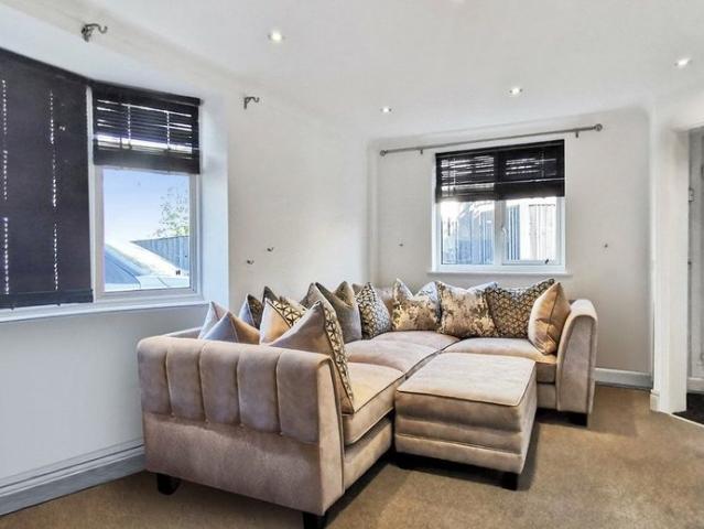 2 bedroom bungalow to rent