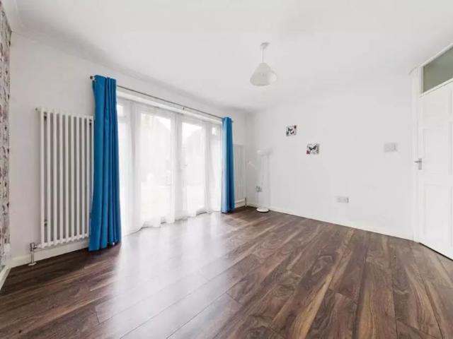 2 bedroom bungalow to rent