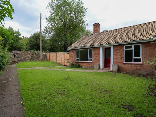 2 bedroom bungalow to rent