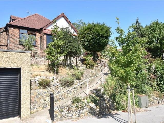 2 bedroom bungalow to rent