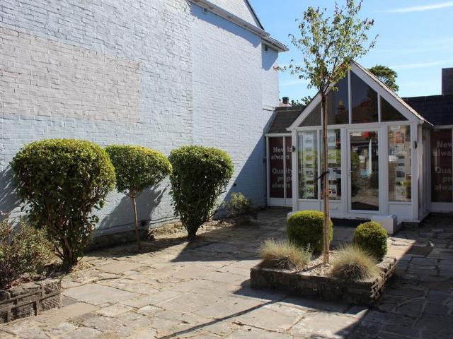 2 bedroom bungalow to rent