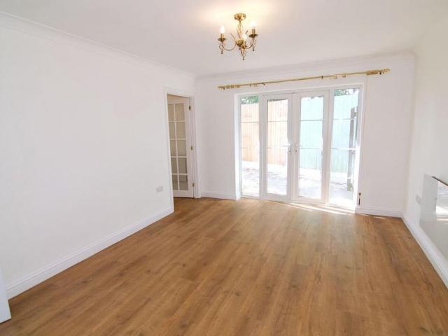 2 bedroom bungalow to rent