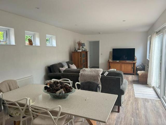 2 bedroom bungalow to rent