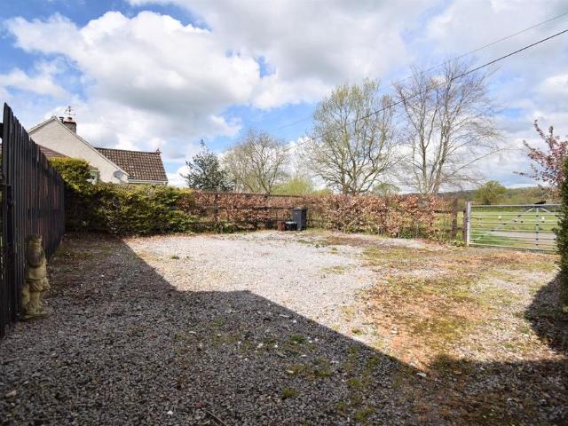 2 bedroom bungalow to rent
