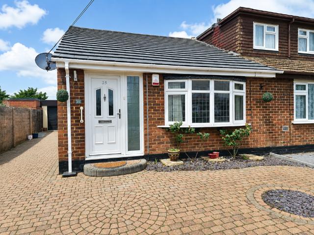 2 bedroom bungalow to rent