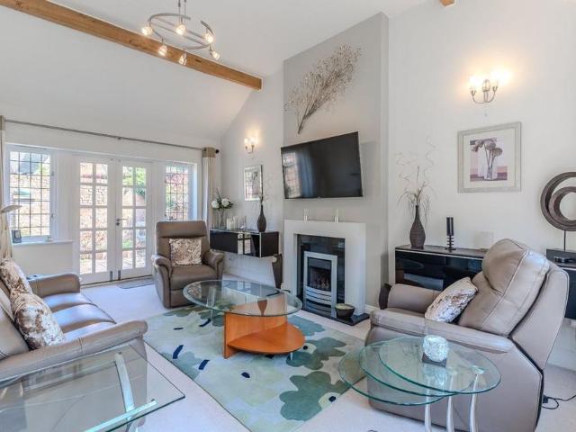 2 bedroom bungalow to rent