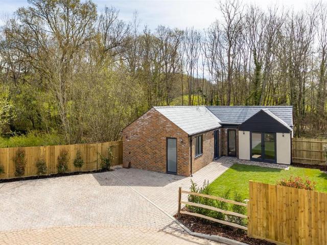 2 bedroom bungalow to rent