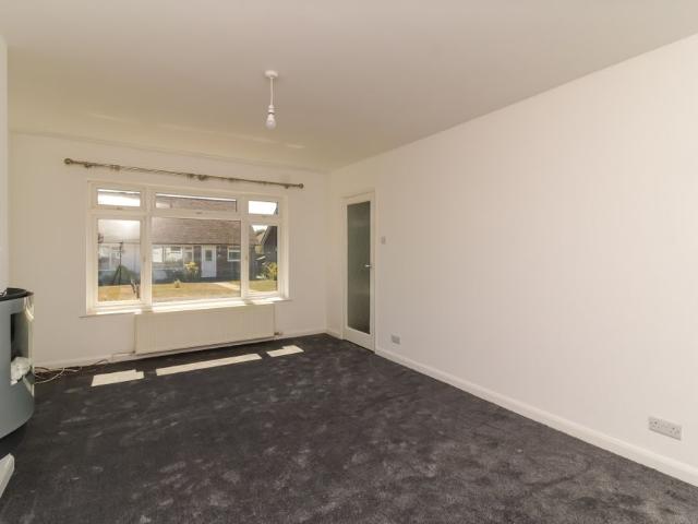 2 bedroom bungalow to rent Derwent Close, Hailsham, BN27